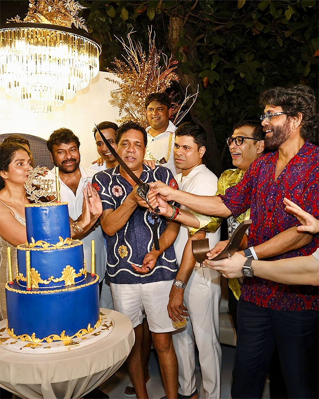 బిజినెస్‌మ్యాన్ బర్త్ డే పార్టీలో చిరు-మహేశ్-వెంకటేశ్ ఫుల్ చిల్ (ఫొటోలు) | Anil Kumar ...